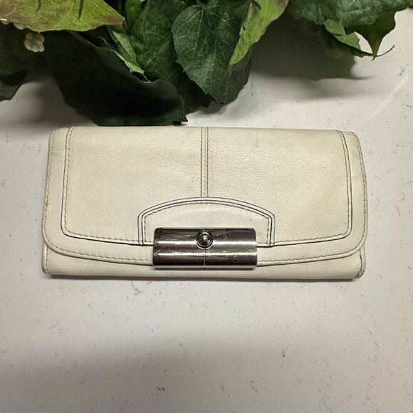 Coach | Bags | Coach Womens White Leather Wallet With Silvertone Clasp ...